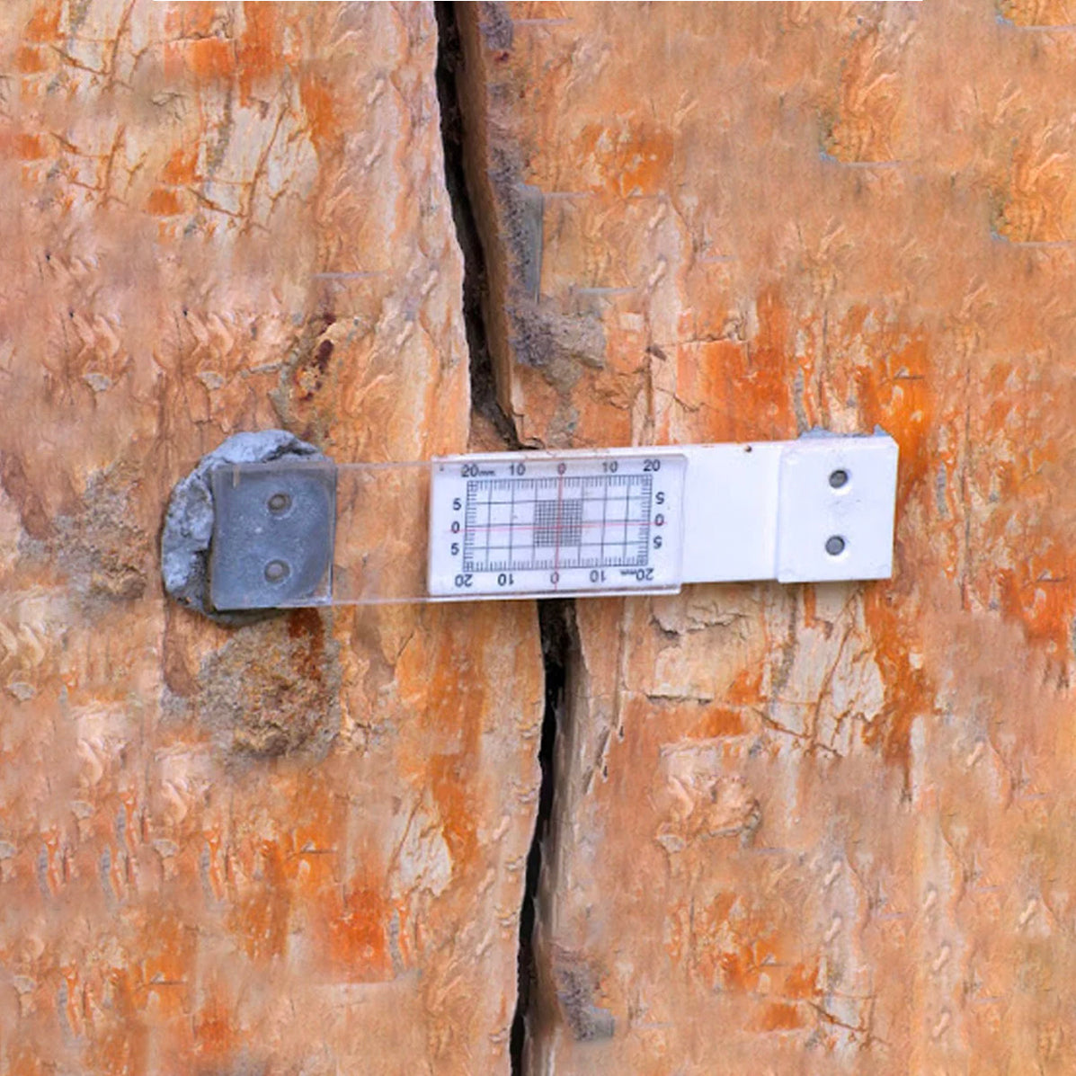 Crack Monitor Gauge / Tell-Tale — Trig Instruments NZ